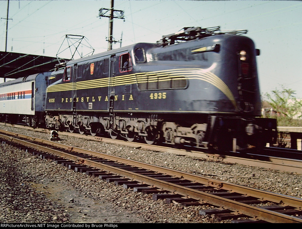 Restored GG1 4935 power NRHS excusion to Strasburg RR